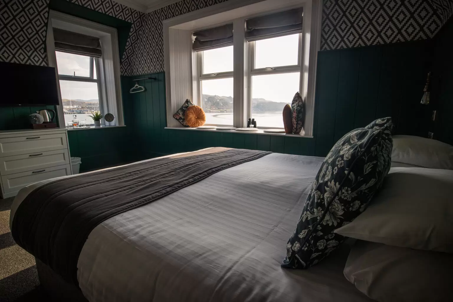 Gateway to the Isles: 14 Amazing Things to do in Oban - Watch Me See